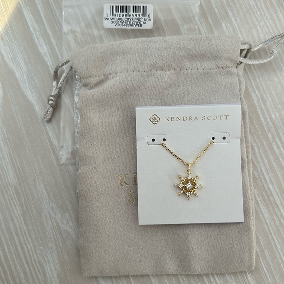 Kendra Scott | Jewelry | Nwt Kendra Scott Snow Crystal Pendent Necklace ...